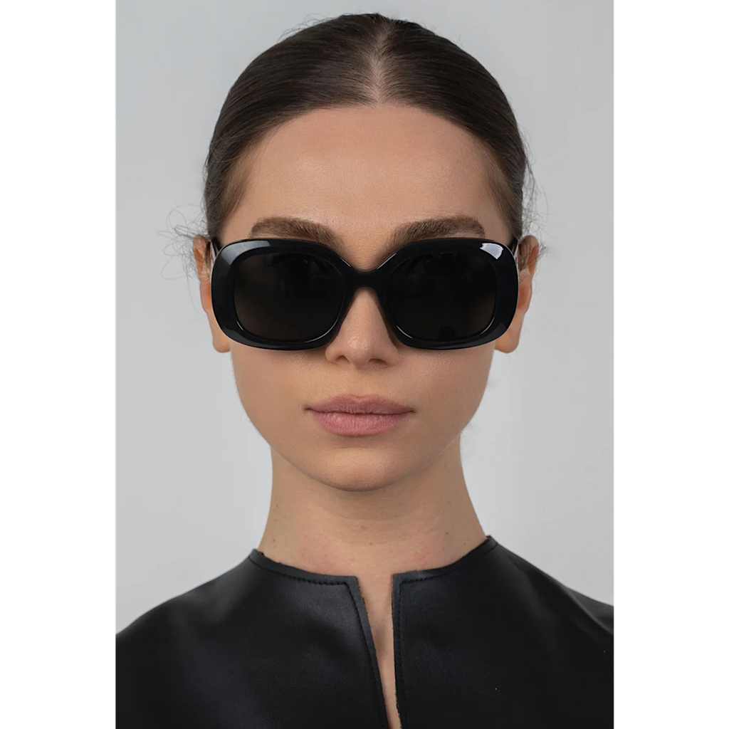 OTRA EYEWEAR VALERIE - BLACK/SMOKE – Makie Black Boutique